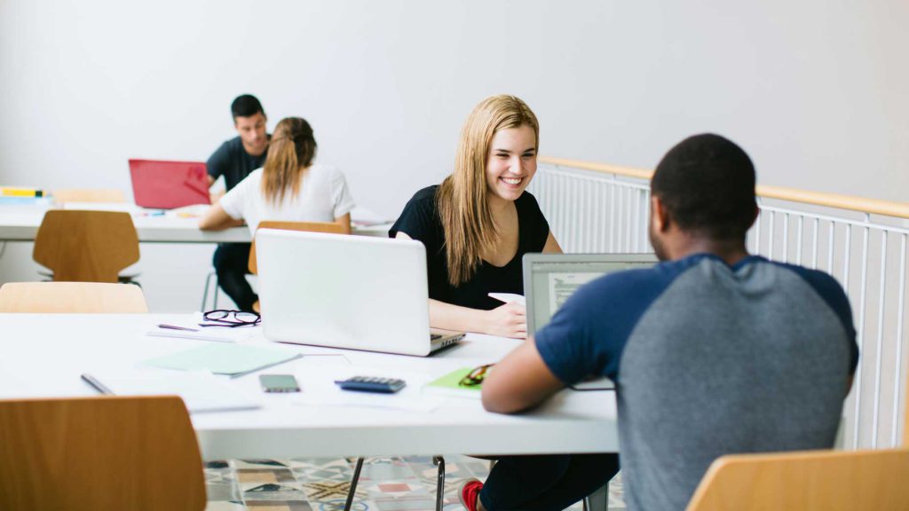 How to Get a Job after College with No Experience – Acadium